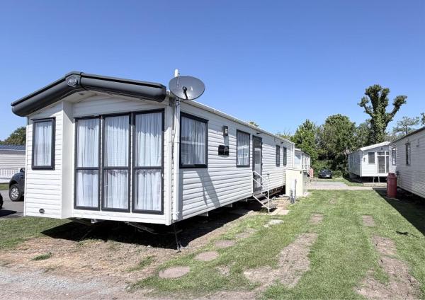 Modern Caravan At Felixstowe Beach Holiday Park In Suffolk Ref 55037rc - 