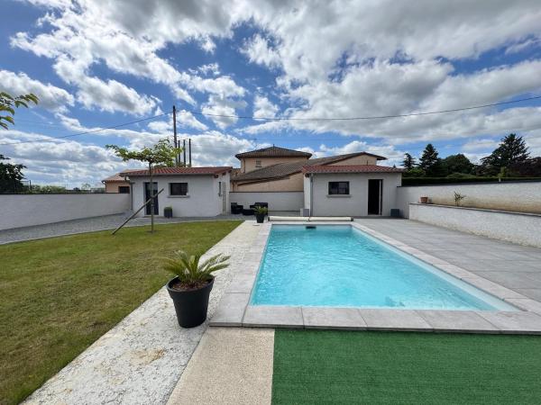 B & G - Studio Avec Terrasse Et Accès à La Piscine - Beaujolais