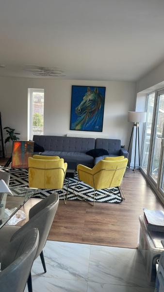 Luxury 6 Bedroom House - Gillingham