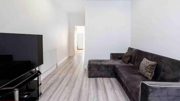 4 Bedroom House, 6 Beds In East Ham - Greenwich