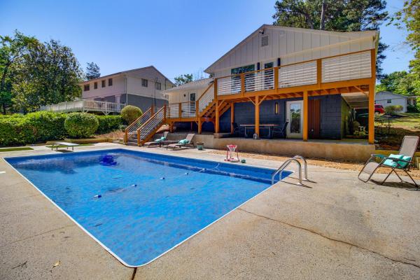 2 Mi To Truist Park! Modern Gem W/ Pool & Fire Pit - Marietta, GA