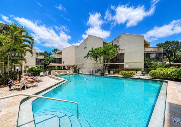 Siesta Key Beach - 2 Bedroom - 3 Beds - 3 Bathroom Duplex With Heated Swimming Pool - Siesta Key, FL