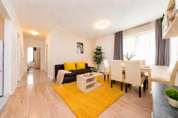 Prime Stay - Modern 3 Bedroom Family Apartment & Parking Included - Budapest