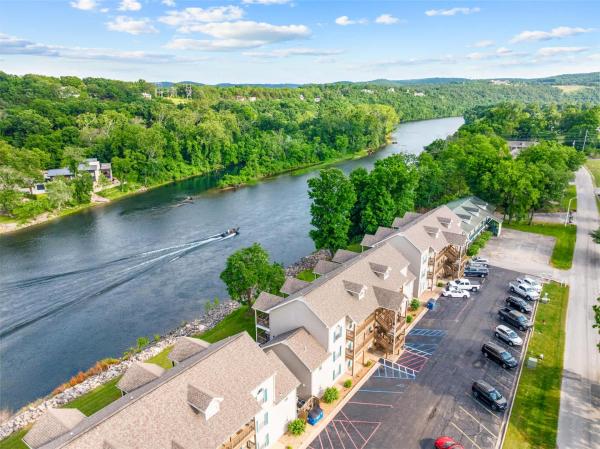 On Lake Time Taneycomo - Amazing Views - Branson, MO