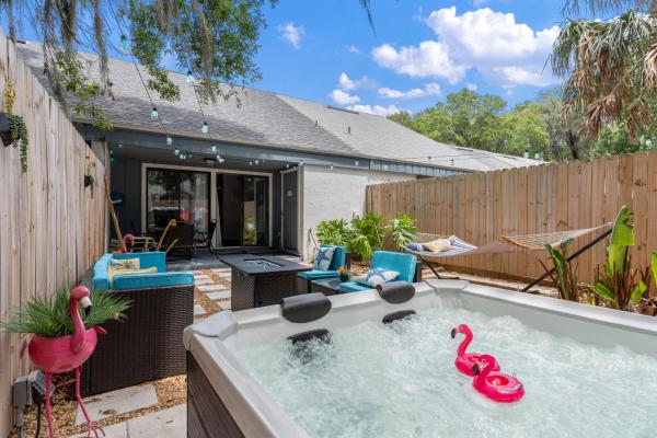 Chic Townhouse W/ Hot Tub, 4 Mi To Atlantic Beach! - Little Talbot, Jacksonville