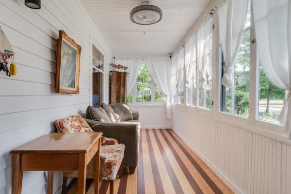 Charming 3 Bedroom Home W/sun Porch & Sauna - South Haven, MI