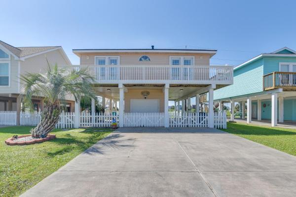 Walk To Isla Del Sol Beach! Home W/ Ocean-view! - Galveston, TX