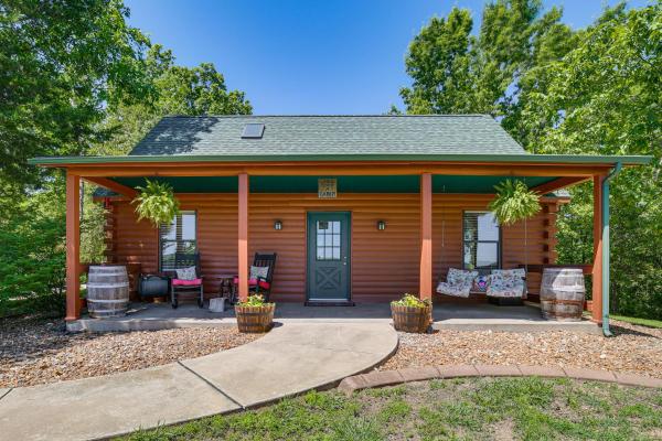 Hillside Cabin On 43 Acres W/ Private Lake & View! - Defiance Ridge Vineyards, Defiance