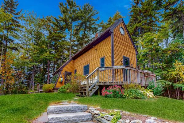 Appalachee Pond Waterfront Cottage | Decks, Sunroom, Dock With Kayaks & Canoe - Boothbay Harbor, ME
