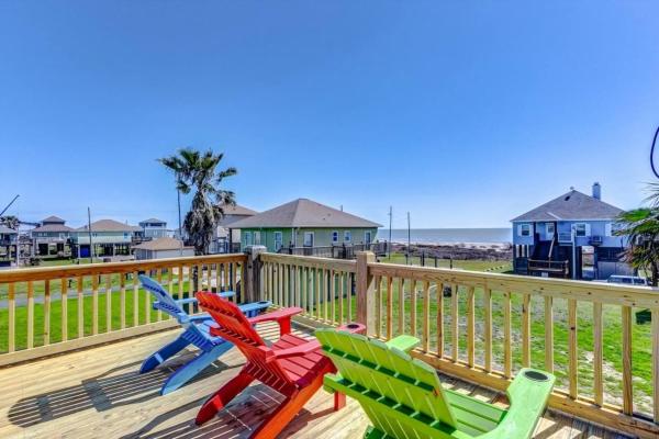 Steps To Beach Ocean View Pet Friendly Fenced - Crystal Beach, TX