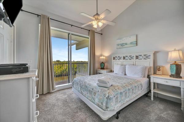 Mangrove Waterway View Sleeps 4 Pool & Courts - Apollo Beach, FL