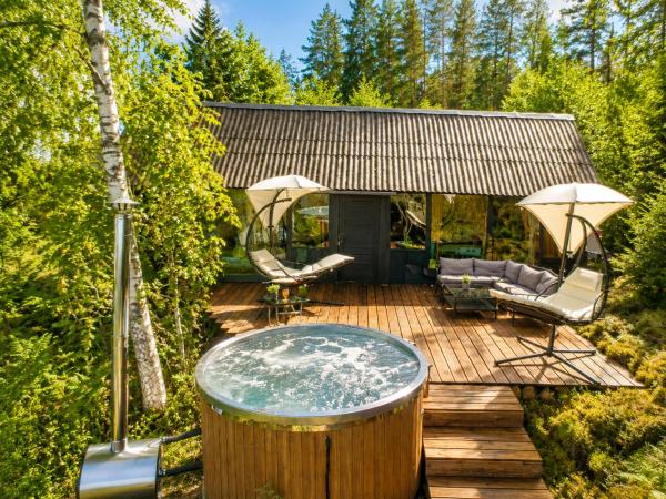 Black Forest Cabin With Hot Tub, Cinema, Lake & Deer Park - Latvia
