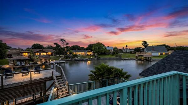 Lakeview Landing Boat Lift Multi-level Deck Walk To Moody Gardens - Galveston Island, TX