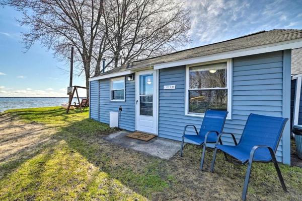 Cozy Lakeside Cabin With Dock & Fire Pit Access In Houghton Lake, Michigan - Houghton Lake, MI