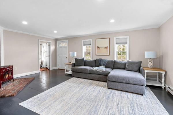 Charming Coastal Home With Fire Pit & Patio In Barnstable, Massachusetts - Sandwich, MA
