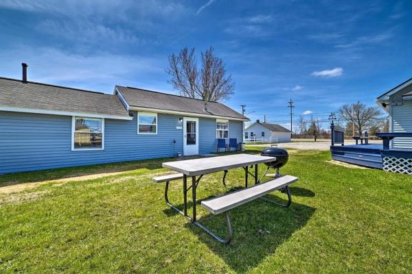 Rustic Waterfront Cabin With Fire Pit In Houghton Lake, Michigan - Houghton Lake, MI