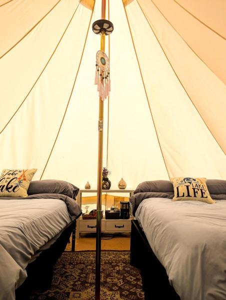 Lakeside Glamping Tent With Kayaks & Spacious Deck In Eutaw Springs, South Carolina - Caroline du Sud