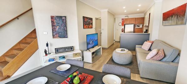 Stylish Split-level Penthouse Loft With Parking - Lane Cove