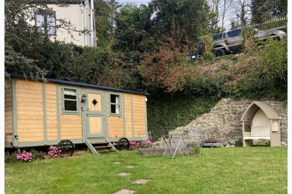 Riverside Retreats Shepherds Hut In Newtown Wales - Kerry
