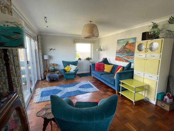 Mid-century Gem Steps From The Beach - Edinburgh