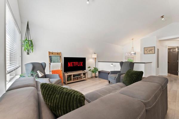 Airdrie Retreat - Sleeps 10 - Games & Banff Access - 艾爾德里