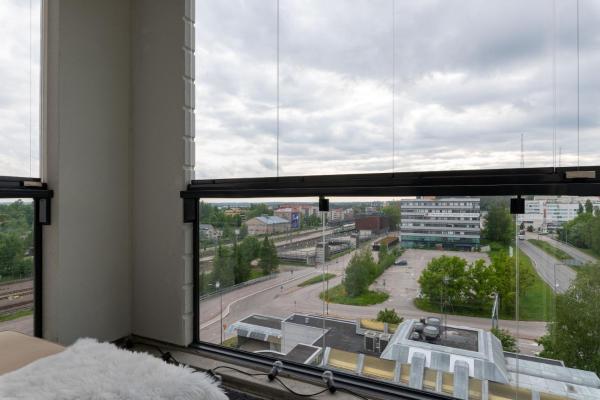 Top Floor 1br Apartment With Balcony & Air Con - Lahti
