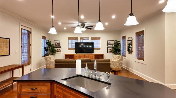 Elegant Loft Located Right On Broad Street - Thomasville, GA