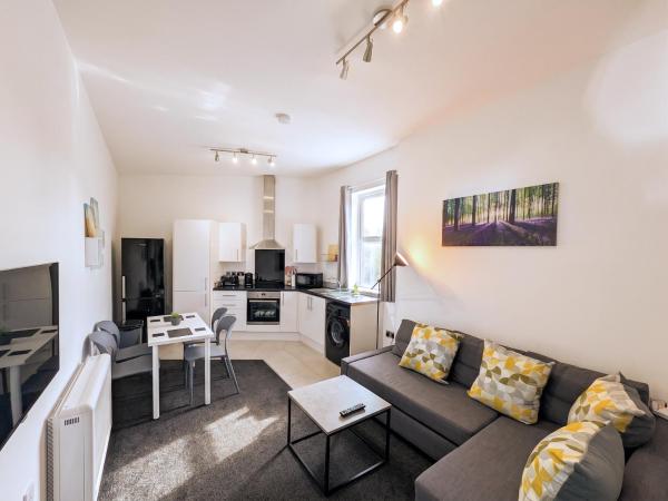Stylish 2 Bedroom-free Parking - Salford