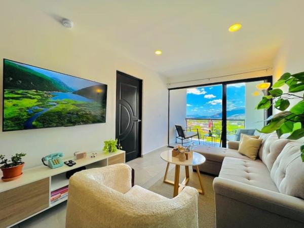 Everything Nearby In San Salvador, Fam & Pet Fdly - San Salvador