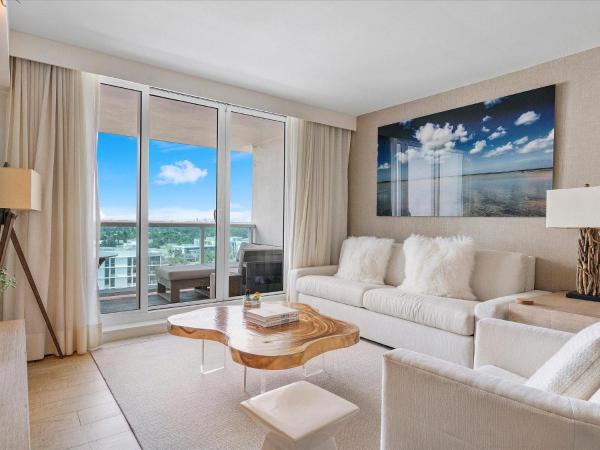 Endless Skies 1145 - Miami Beach