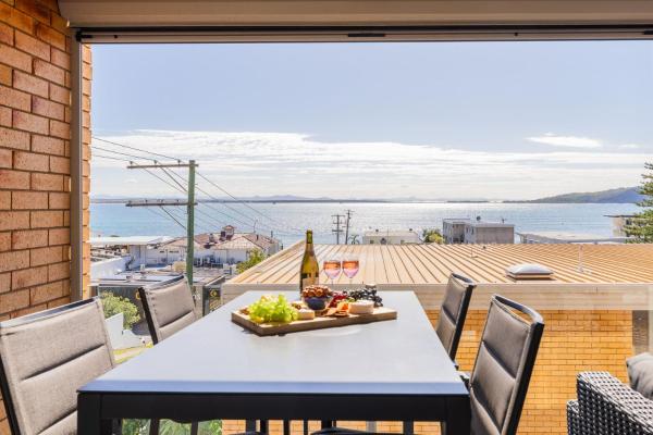 The Crest 6, 6-8 Tomaree Rd - Bay Views, Coastal Escape, 100 Metres To Shoal Bay Beach - Nelson Bay