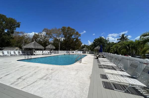 Waterfront Tiny Home Pool Dock Kayaks Paddleboards - Key Largo, FL