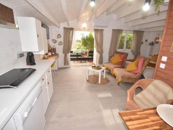 Charmant Chalet Climatisé - 2 Pers. - Api-1-52-2823 - L'Isle-sur-la-Sorgue