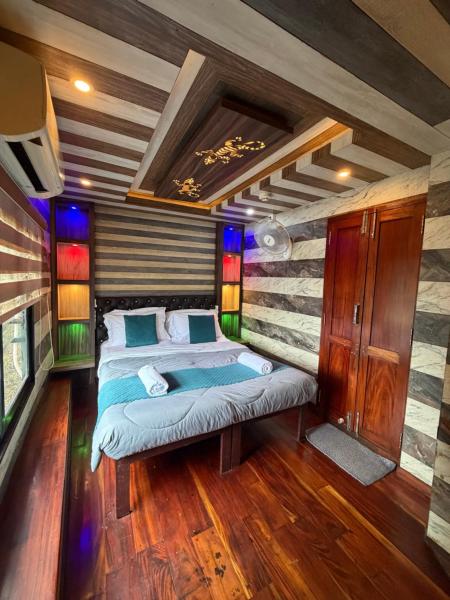 Skylark Houseboats - Vaikom