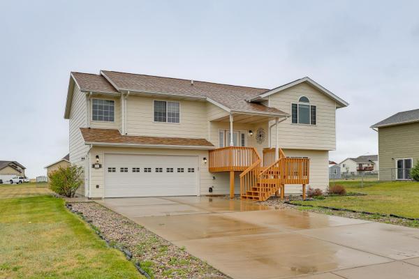 4 Mi To Ellsworth Afb! Suburban Home For Families - Rapid City, SD