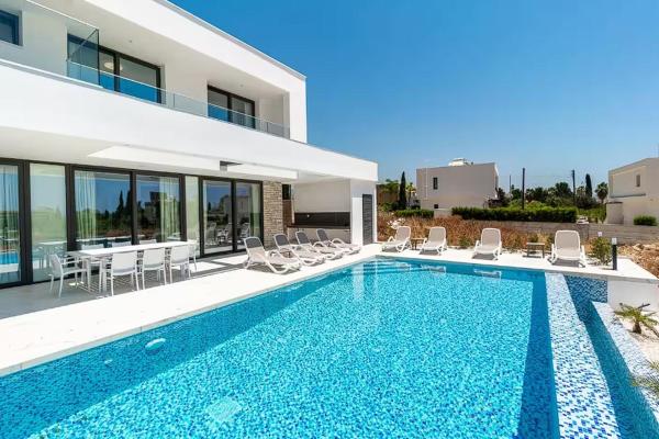 Welcome ! Charming Residence Is Situated In A Central Area ! - Paphos