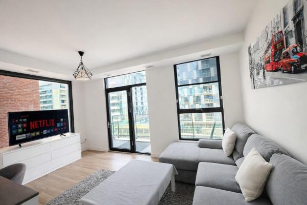 Modern Downtown Condo Balcony Skyline Views - Brossard