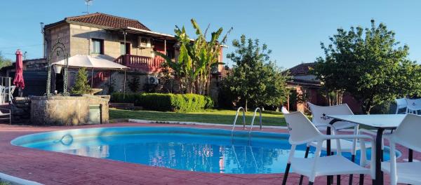Alojamiento Entero Con Piscina Y Jardin. - Ourense