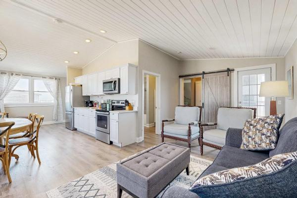 Oceanfront Hotel Suite At Beachfront Sandbars Inn With Balcony Ac & Firepit - Provincetown, MA