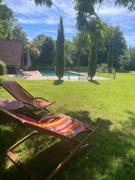 Independent Guest Room With Pool Access - Issoudun