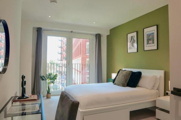 Luxury 2 Bed Apartment Vauxhall, Balcony, Sleeps 6, Central London - Open For Business Stays, Long Stays, Families Relocating - Victoria Station - London
