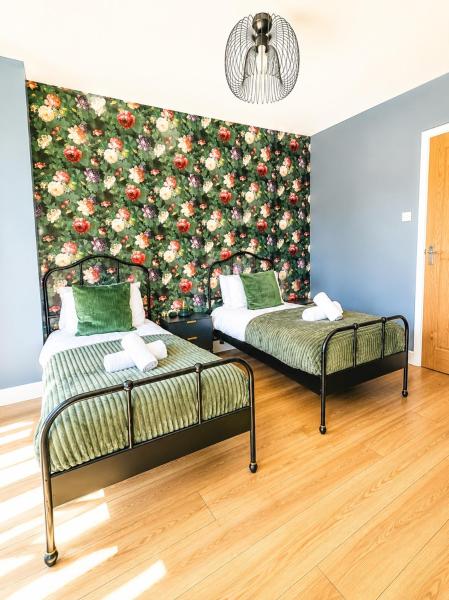 Kgv Stays 3-bed Bungalow Sleeps 10 Free Parking & Fast Wifi Near Southampton Uni - Southampton