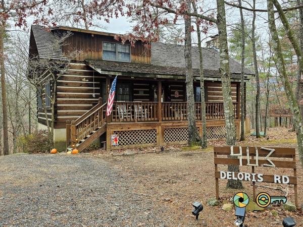 403 Deloris Road: Hill Country Cabin - Virginia