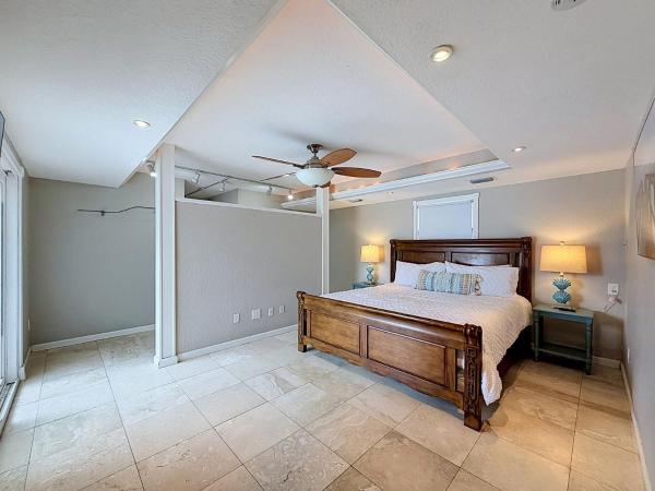 Spacious 4-bedroom Pool Home Near Seminole Beach - Madeira Beach, FL