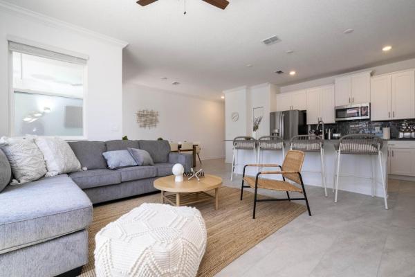 Bright Modern Home @Storey Lake - Kissimmee, FL