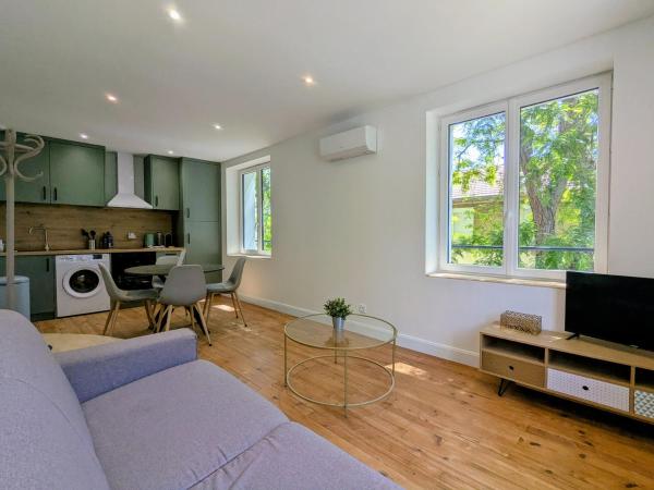 Air-conditioned Apartment - Two Bedrooms - Vichy