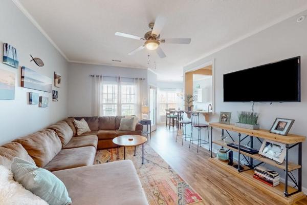 Village Of Five Points --- 17046 N Brandt St - 루이스