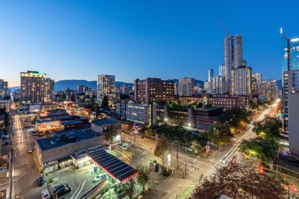 Core Central Vancouver Condo With Views & Balcony - Vancouver
