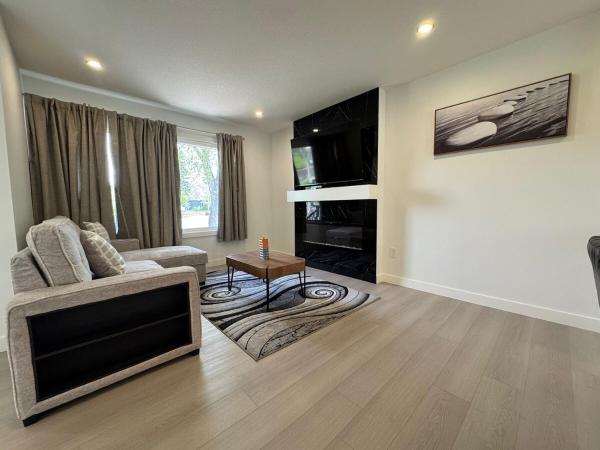 Spacious 4-bedroom Home In Nw Calgary - Calgary