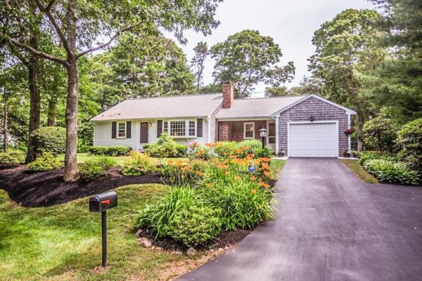 Cape Charmer | Walk To Market, Golf & Eateries | New Kitchen & Big Backyard - Dennis, MA